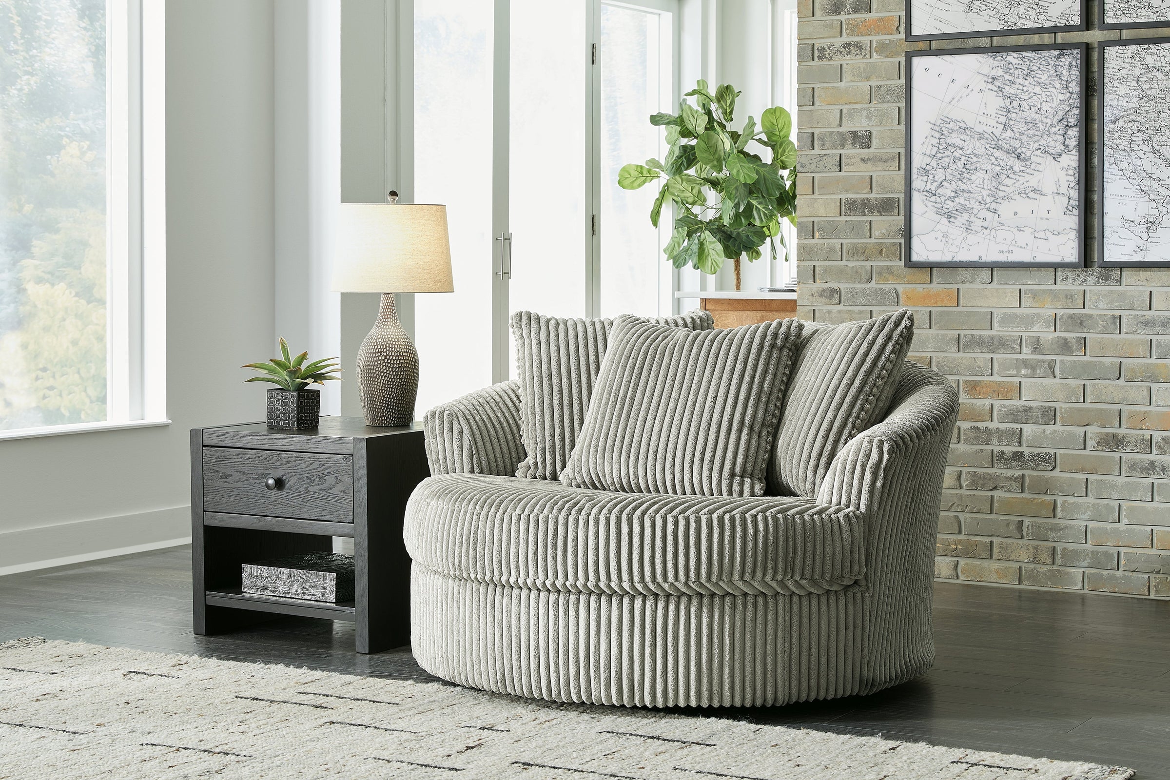 Lindyn Oversized Swivel Accent Chair - Gate Furniture